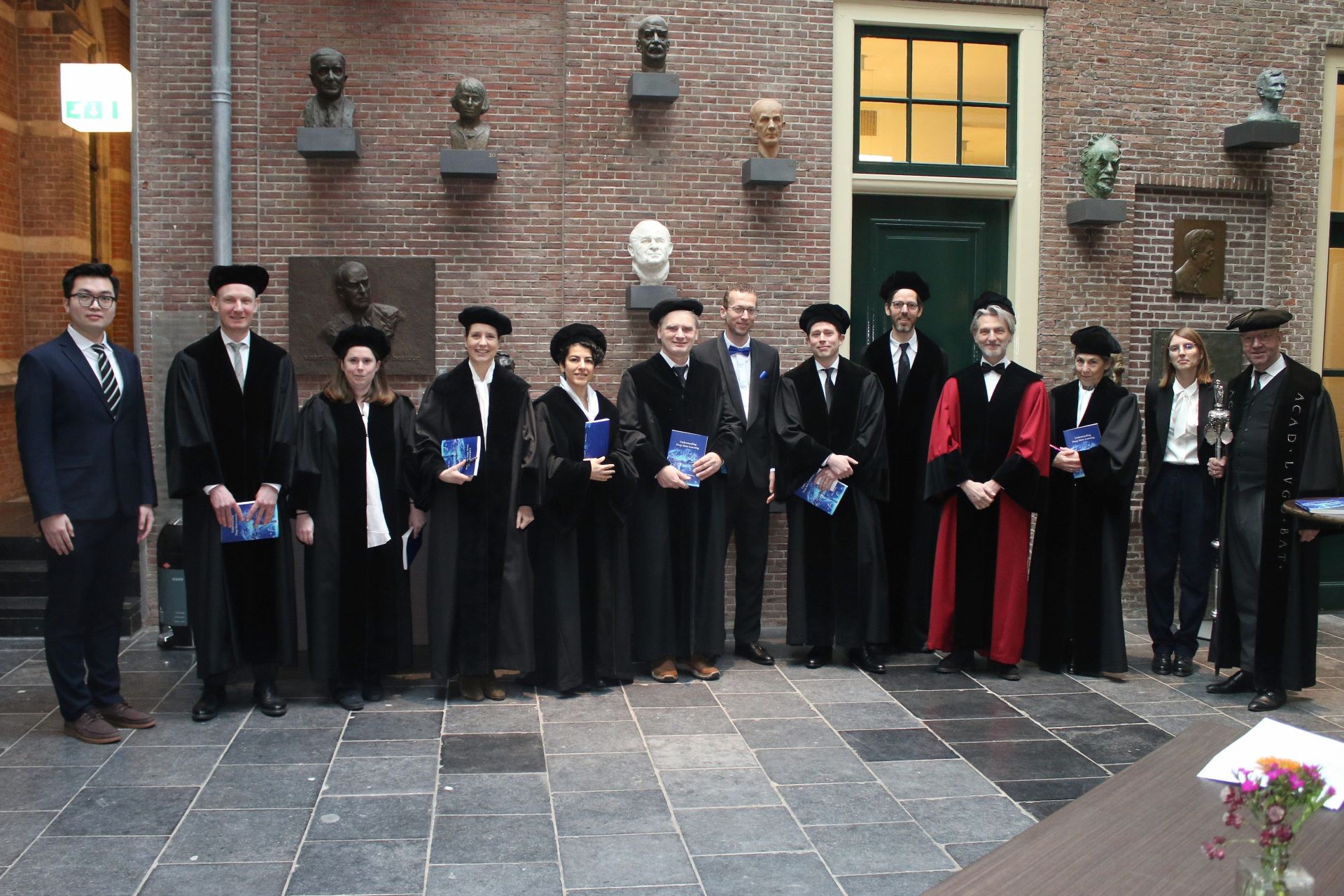 Not only full professors: the entire examining committee can now wear ...