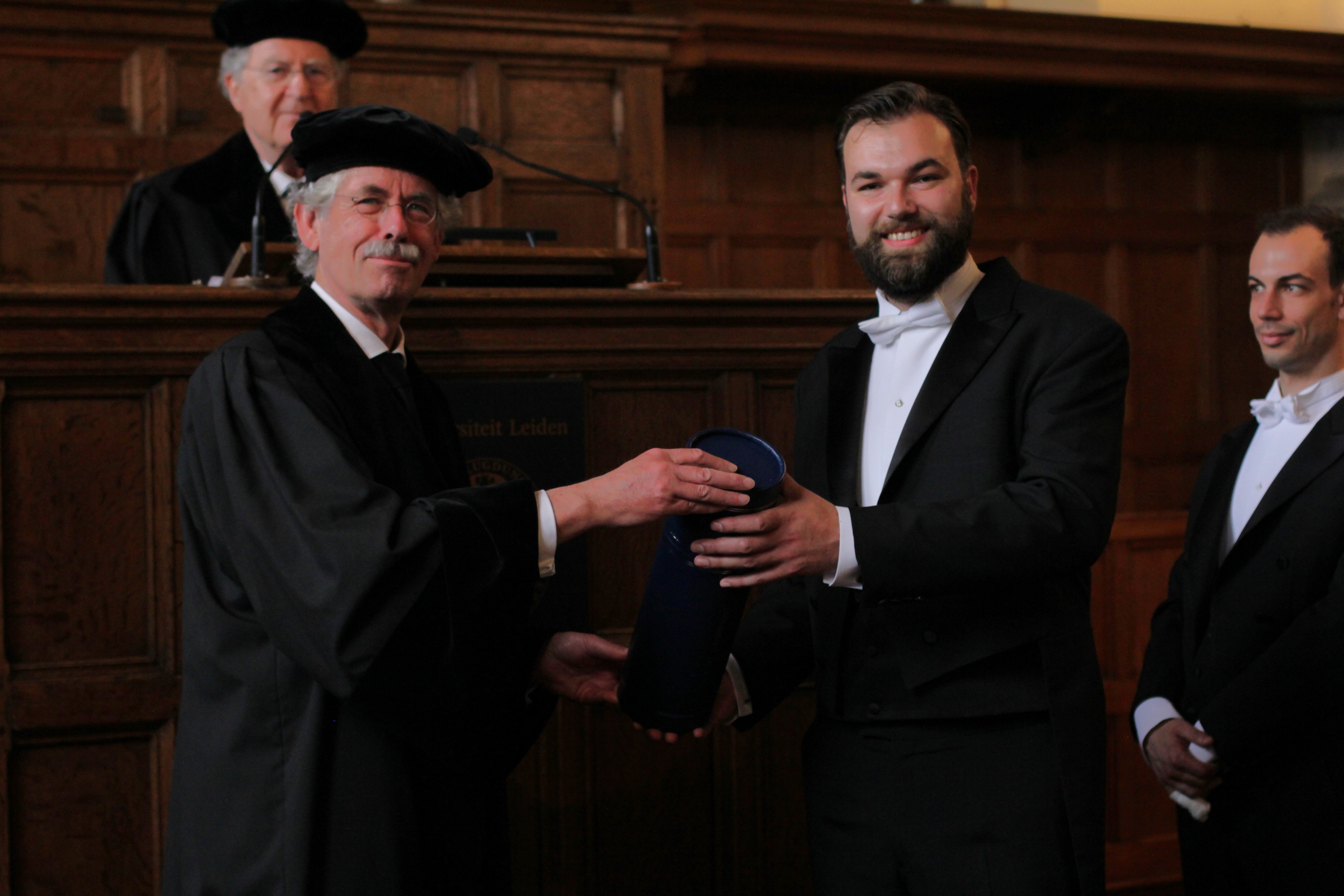 Robert Smit receives his PhD with distinction. ‘I am happy to be back ...